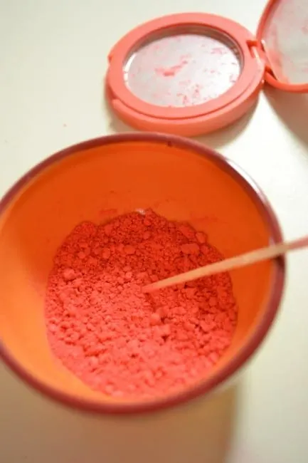 How to fix broken makeup! A quick and easy repair. - This Girl's Life Blog