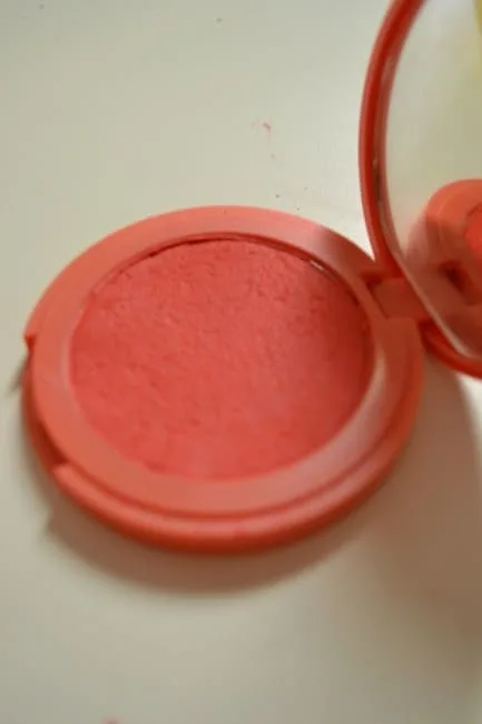How to fix broken makeup! A quick and easy repair. - This Girl's Life Blog