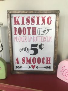 Valentine's Day Wooden Signs Home Decor - Today's Creative Ideas