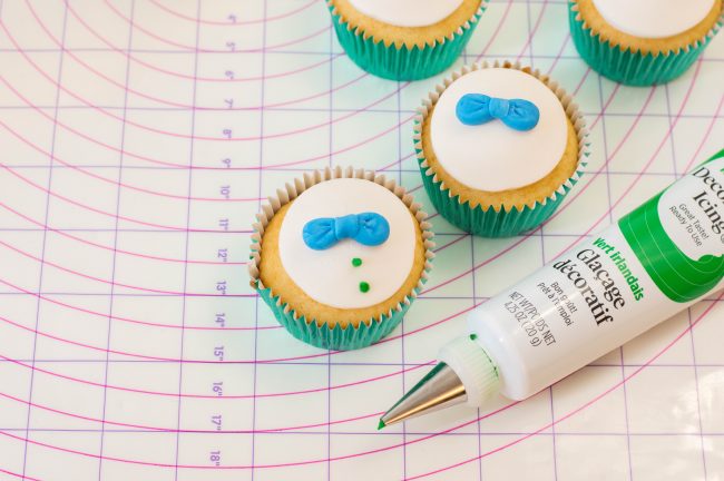 Bow Tie Cupcakes for Father's Day | Today's Creative Ideas