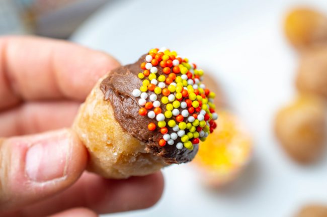 How to make Donut Hole Acorns! | Today's Creative Ideas