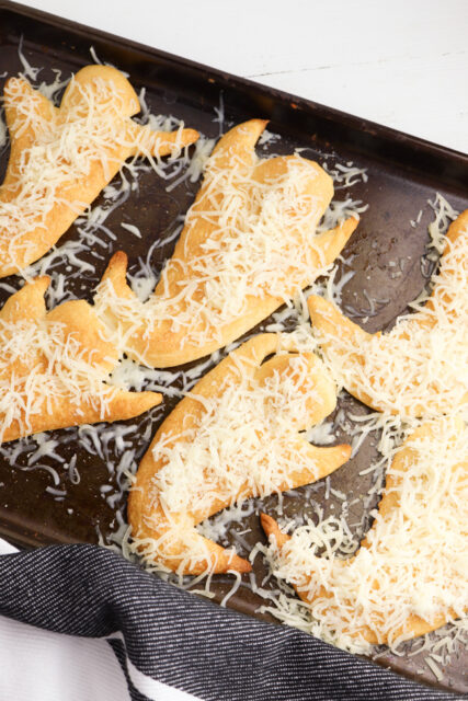 Spooktacular Cheesy Ghost Crescent Rolls | Today's Creative