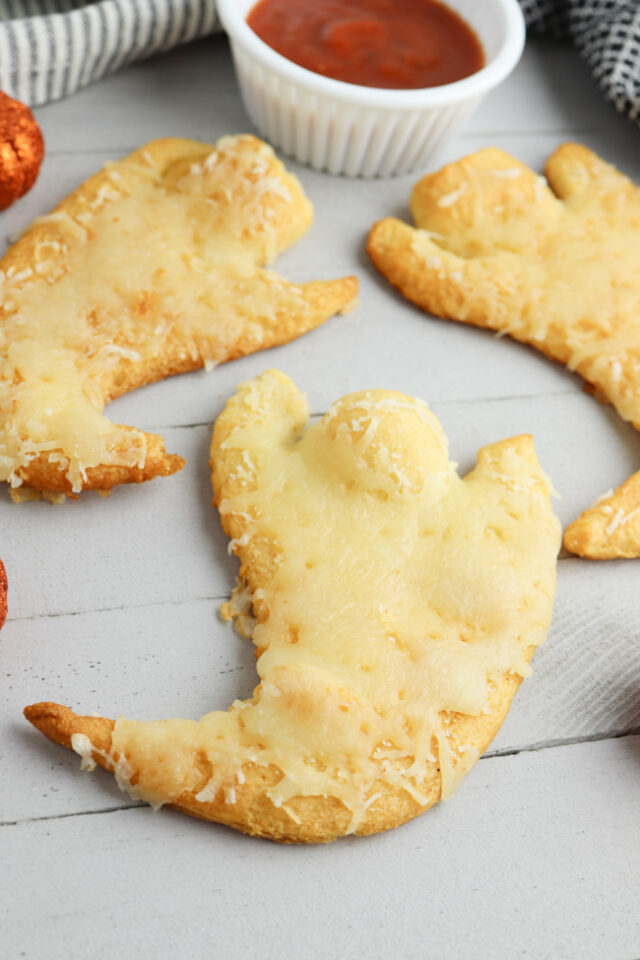 Spooktacular Cheesy Ghost Crescent Rolls | Today's Creative