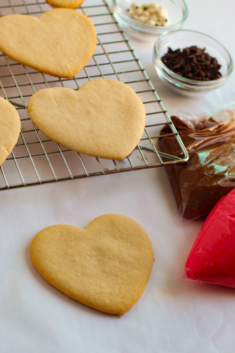 Adorable Ladybug Cookies | Love Bug Valentine Cookies