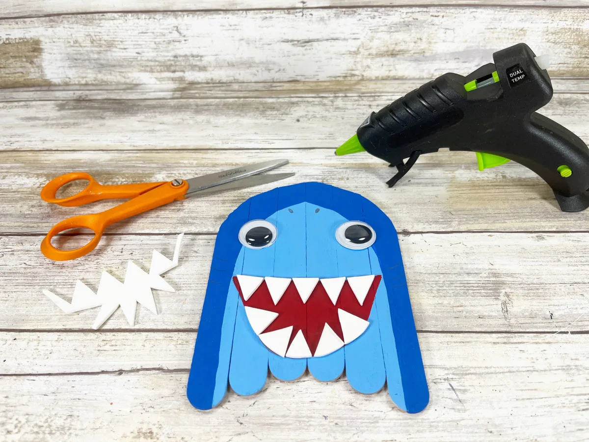 Easy Shark Craft using Popsicle Sticks | Today's Creative