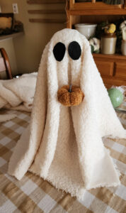 DIY Sherpa Ghost (+Video) | Easy Pottery Barn Copycat