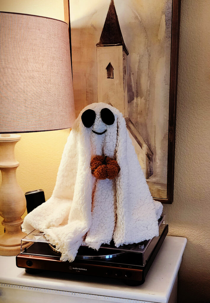 DIY Sherpa Ghost (+Video) | Easy Pottery Barn Copycat