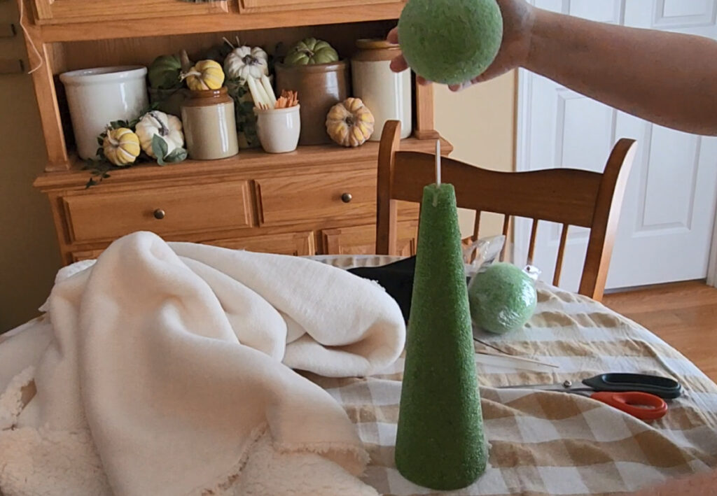 DIY Sherpa Ghost (+Video) | Easy Pottery Barn Copycat