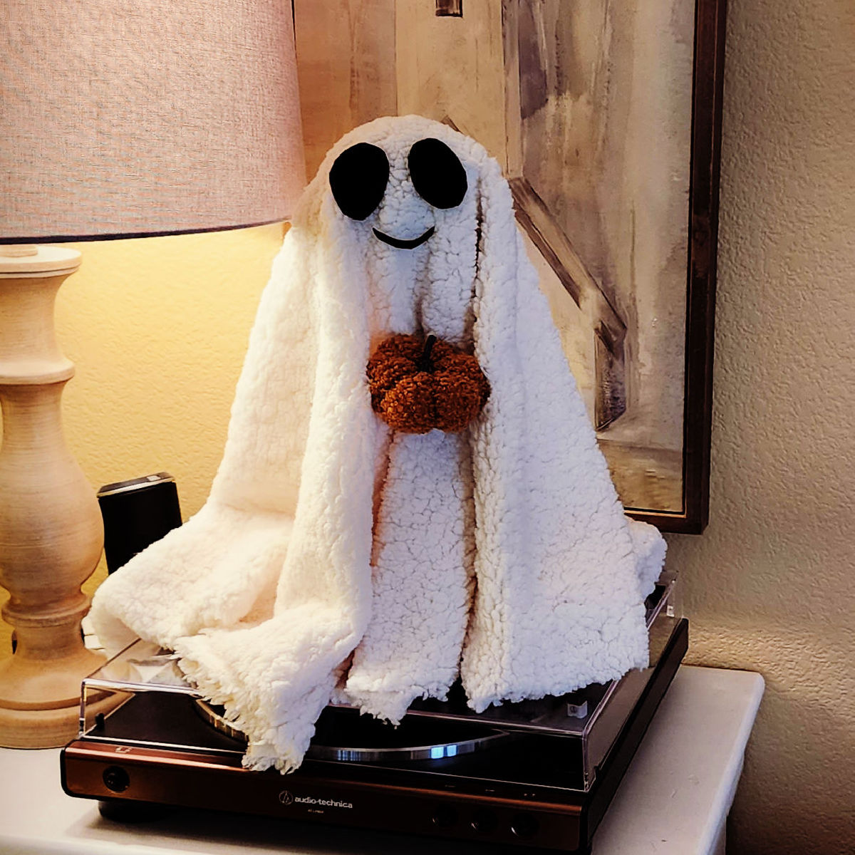 DIY Sherpa Ghost (+Video) | Easy Pottery Barn Copycat